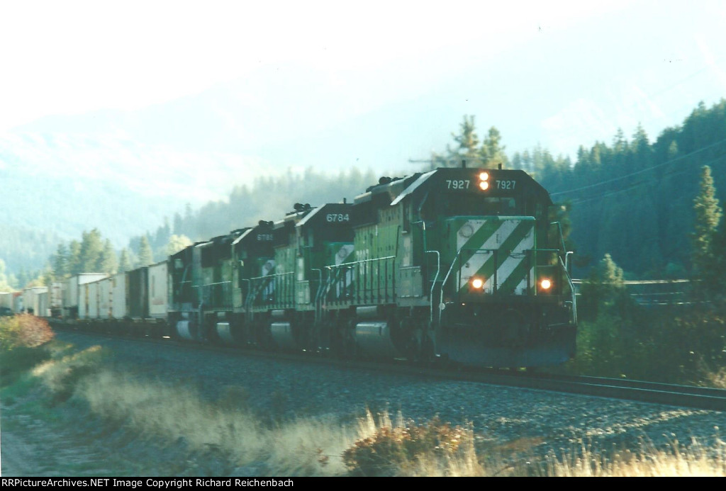 BN 7927 Westbound working towards the Cascade Tunnel